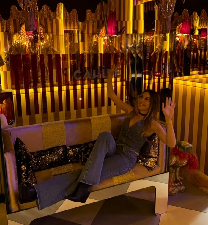 'Galerimde gezelim' diyen Sinem Kobal görülmemiş fotoğraflarını paylaştı